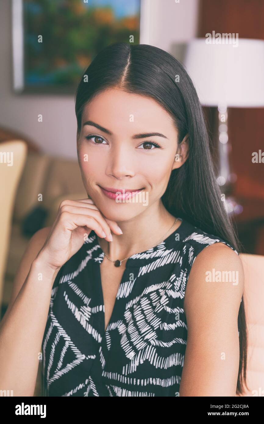 Chinese female headshot 20s hi-res stock photography and images - Alamy