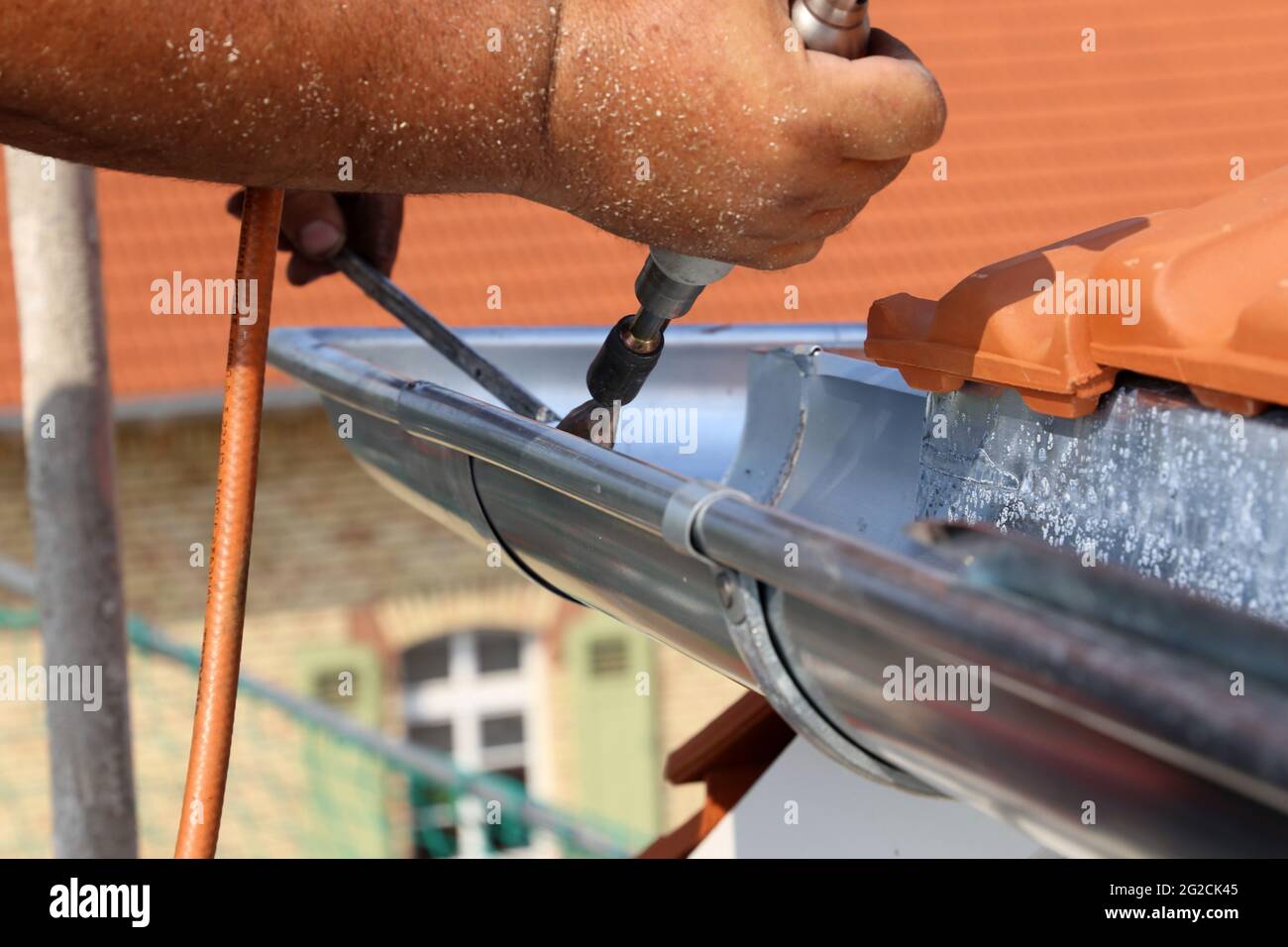 Man doing plumbing hi-res stock photography and images - Alamy