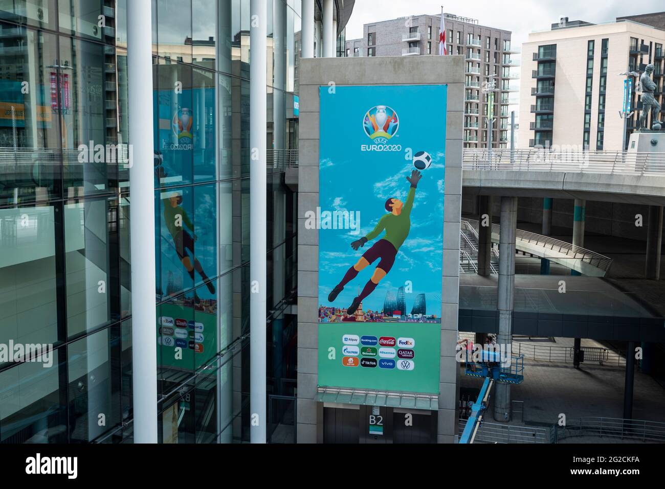 Installing signage hi-res stock photography and images - Alamy