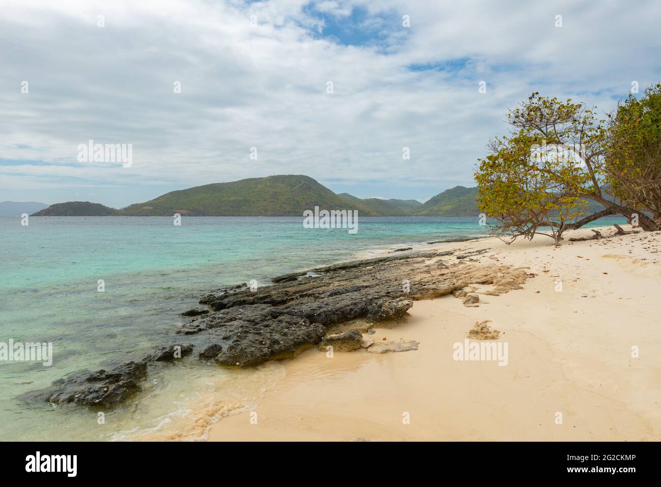 Beach at Liitle Maosanon Island, Palawan Stock Photo - Alamy