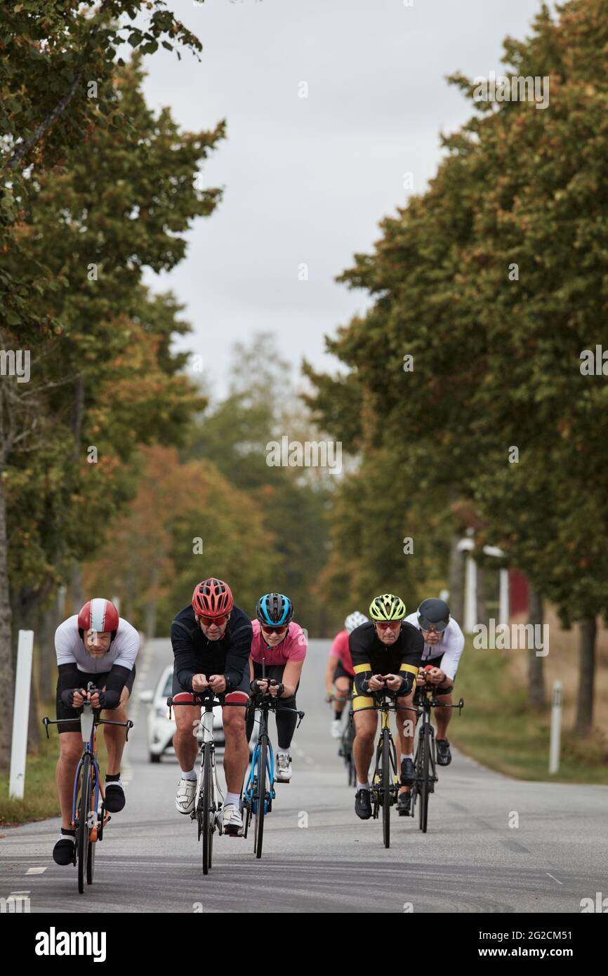 Group cyclists front view hi-res stock photography and images - Alamy