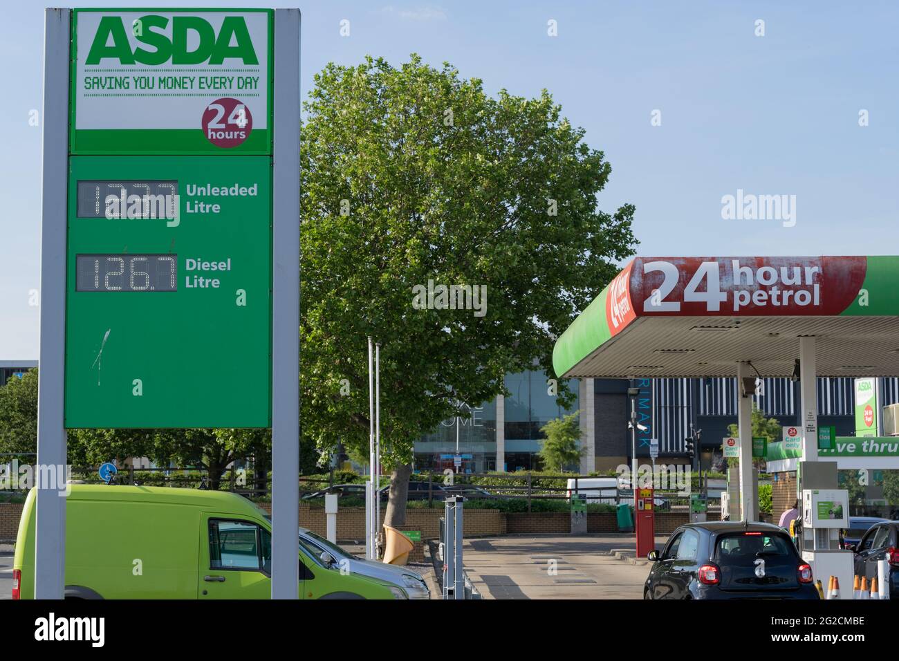 Asda supermarket london uk hi-res stock photography and images - Alamy