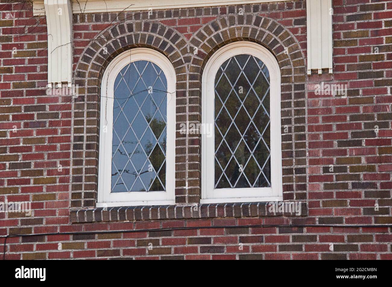 Arched windows outside exterior hi-res stock photography and images - Alamy