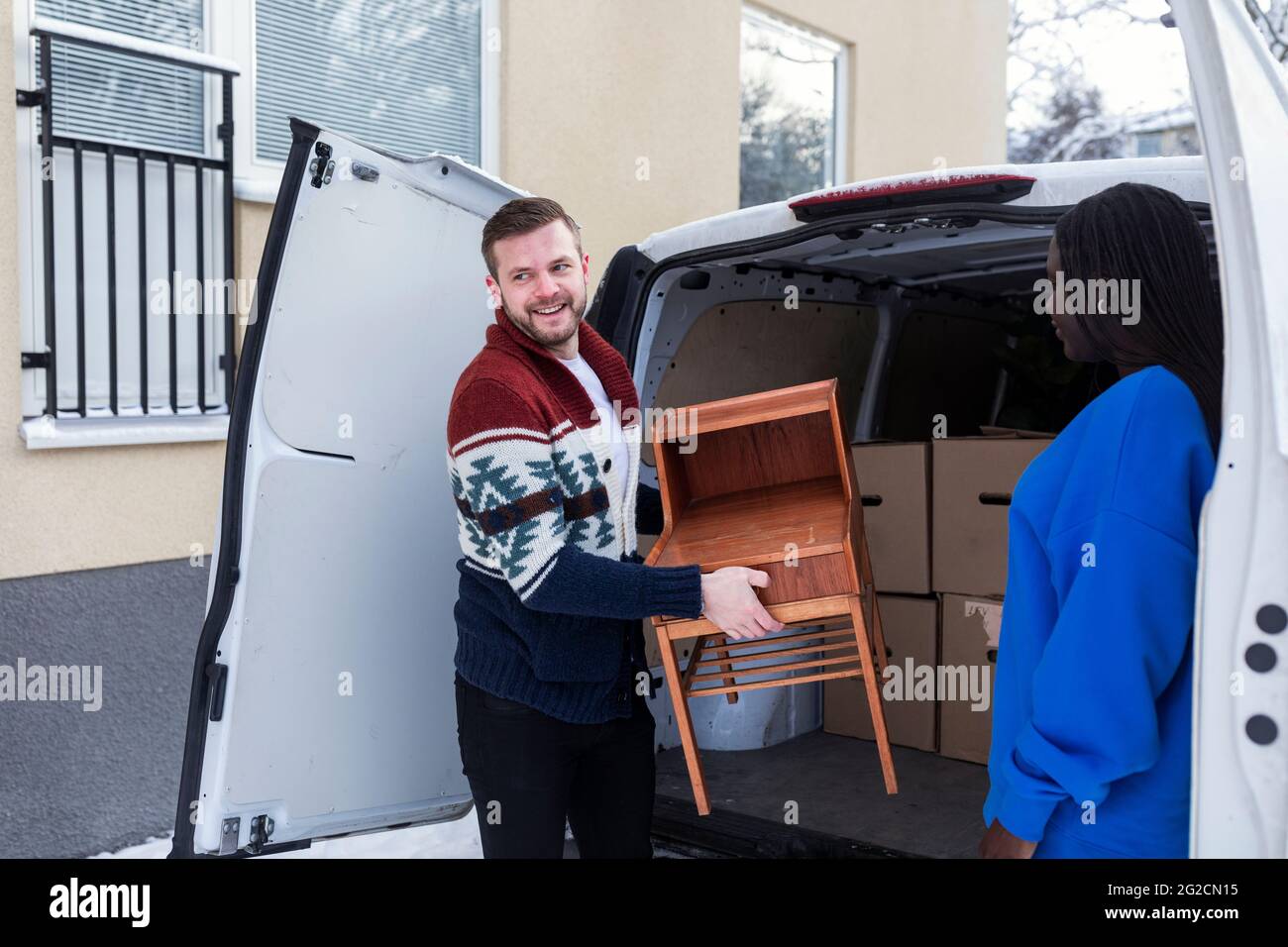 Unloading van hi-res stock photography and images - Alamy