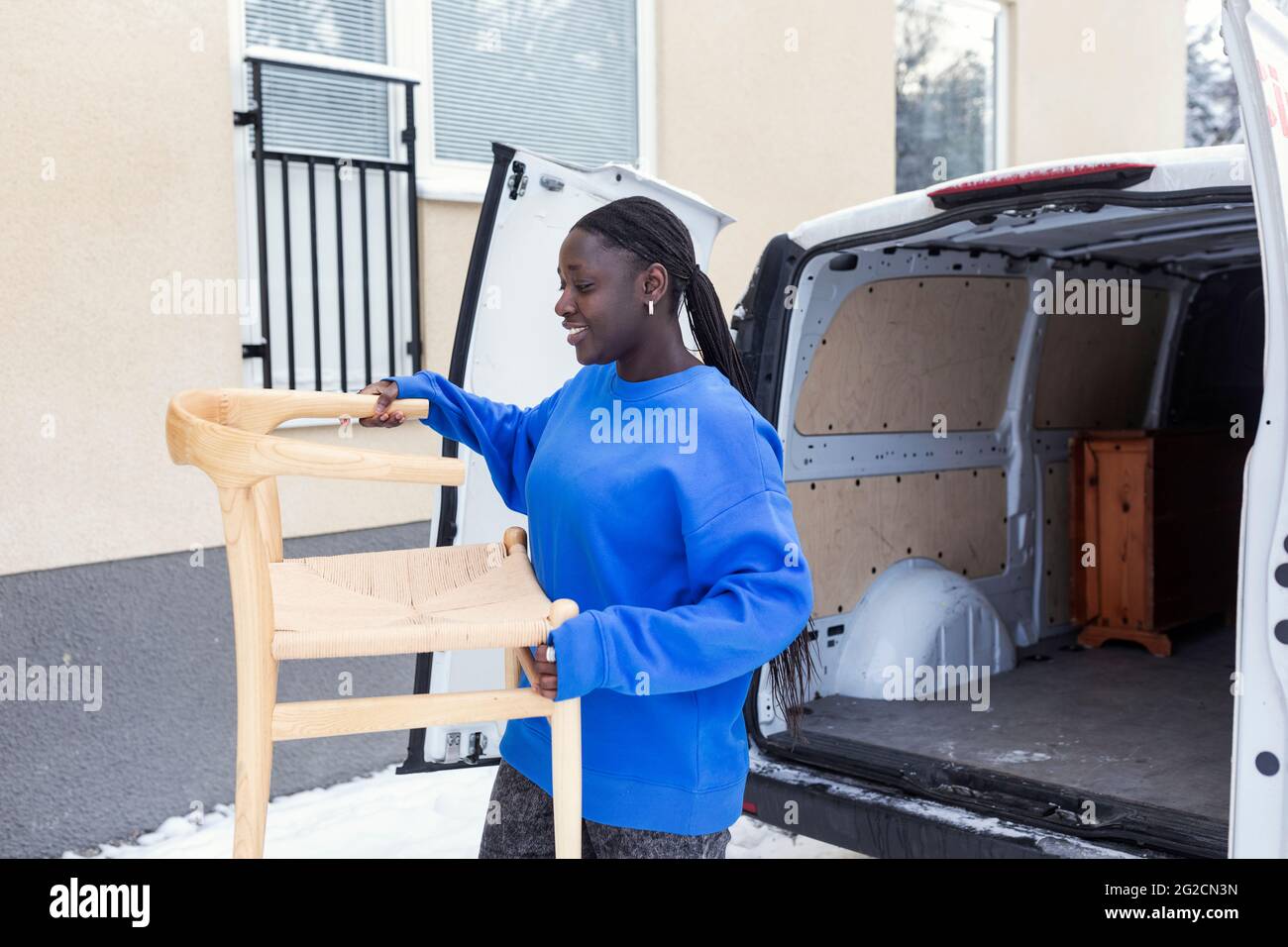 Car moving furniture hi-res stock photography and images - Alamy