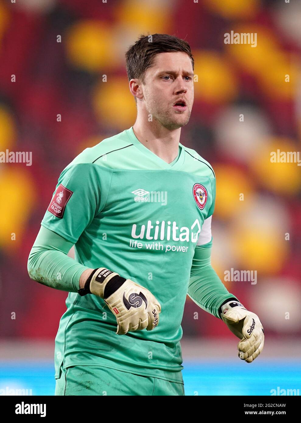 Brentford goalkeeper luke daniels hi-res stock photography and images ...