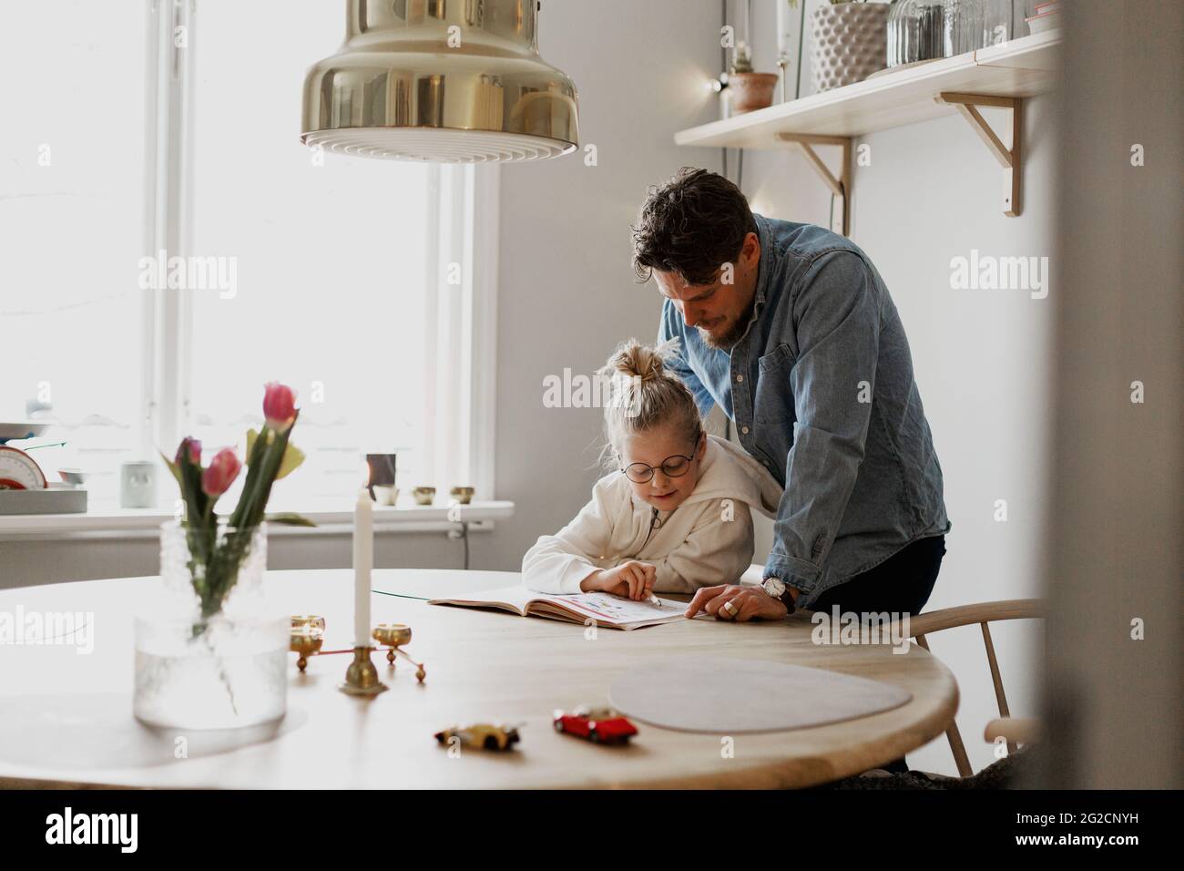 Father help girl homework hi-res stock photography and images - Alamy