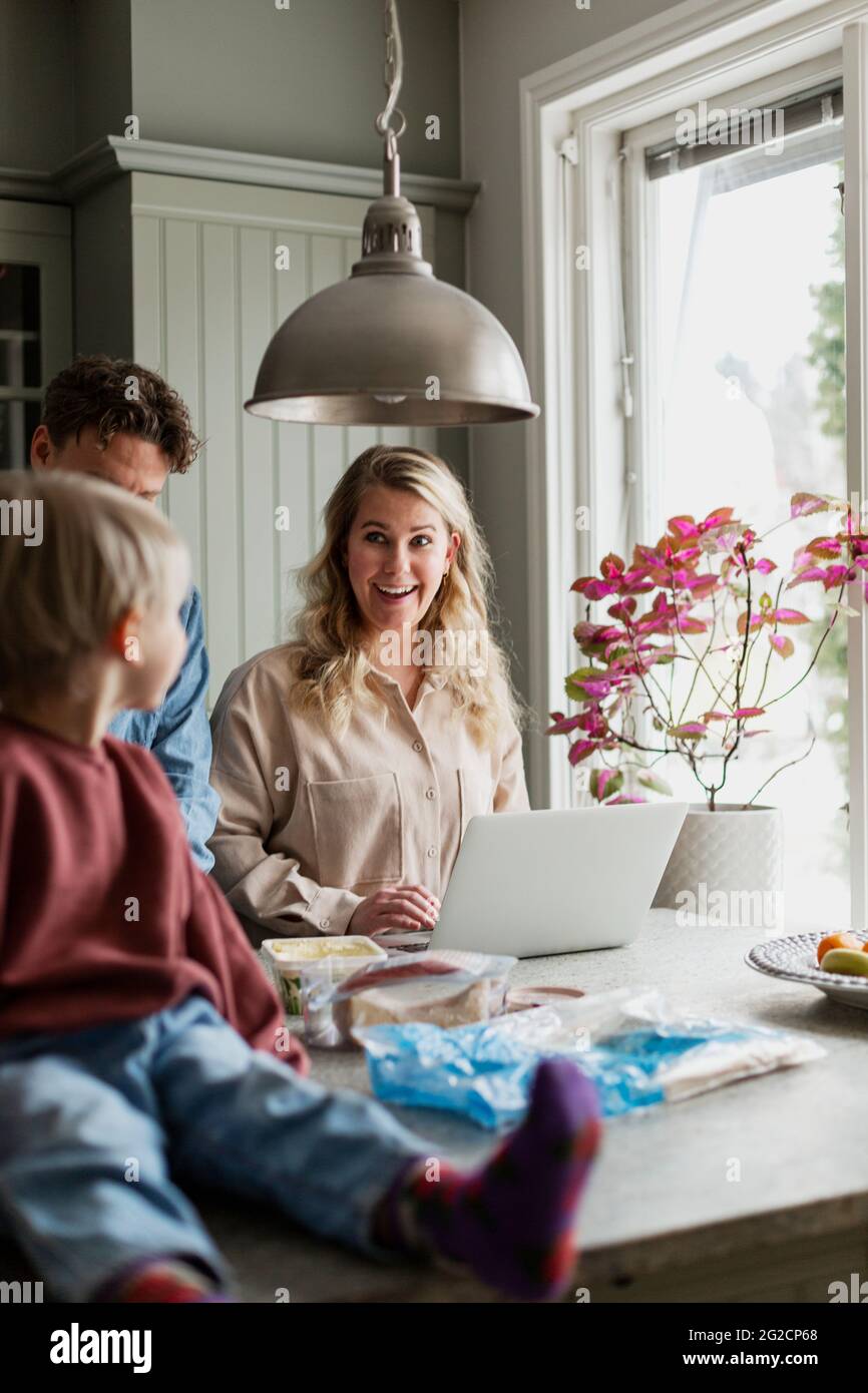 Parent child talking car hi-res stock photography and images - Alamy