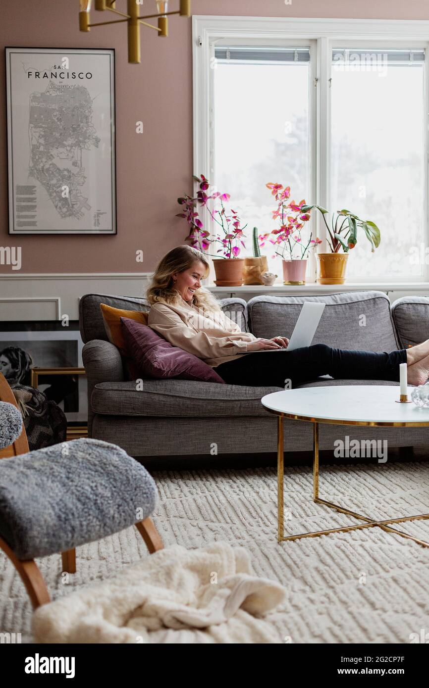Family using laptop in living room hi-res stock photography and images ...