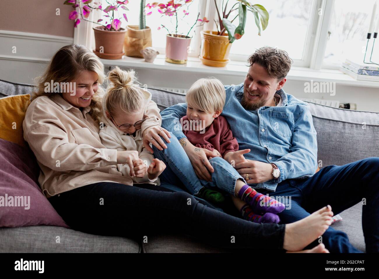 Parents children sitting on hi-res stock photography and images - Alamy