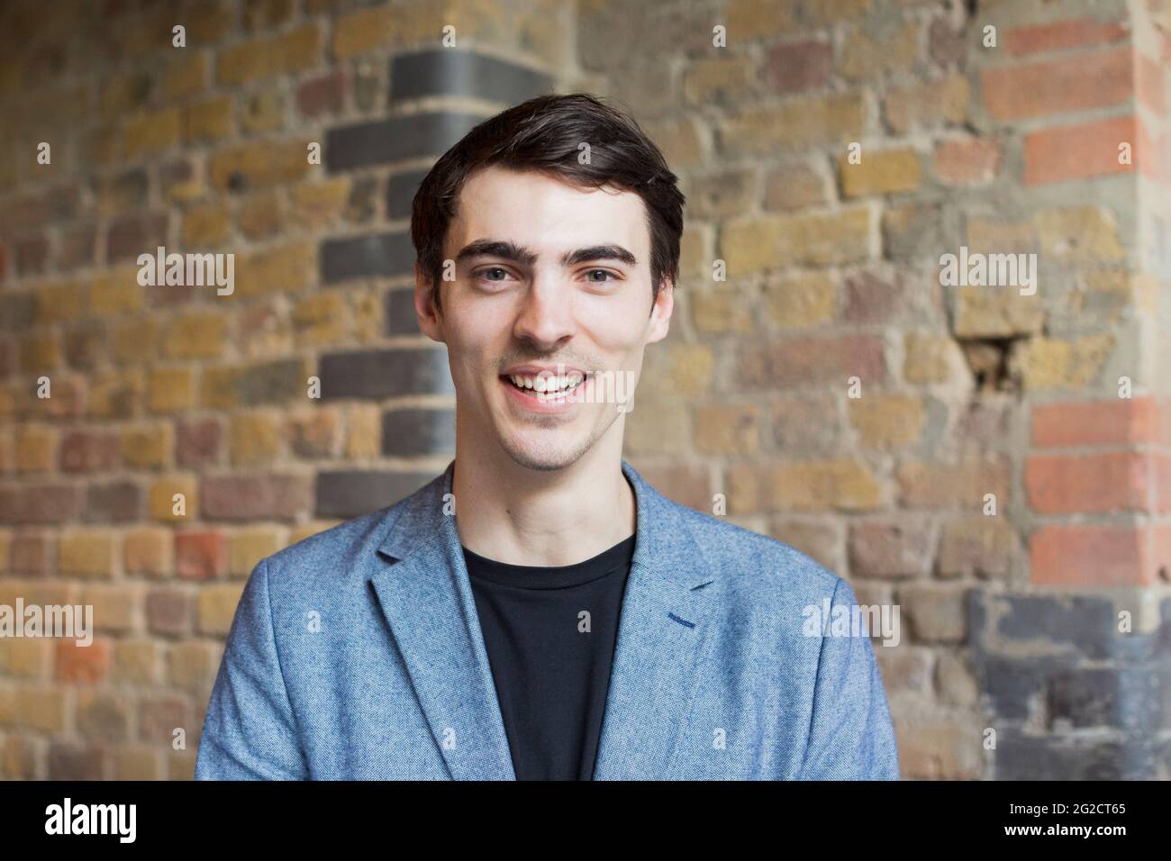 Man facing wall hi-res stock photography and images - Alamy