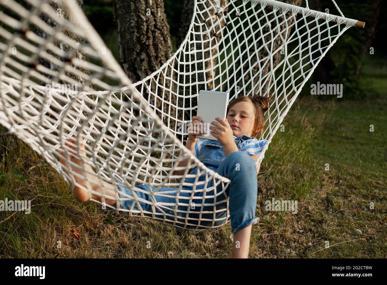 Girl lying hammock hi-res stock photography and images - Alamy