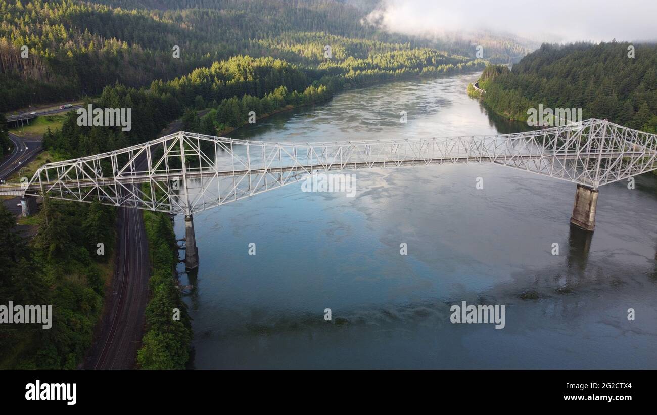 Aerial view of The Bridge of the Gods in Cascade Locks, Oregon Stock ...