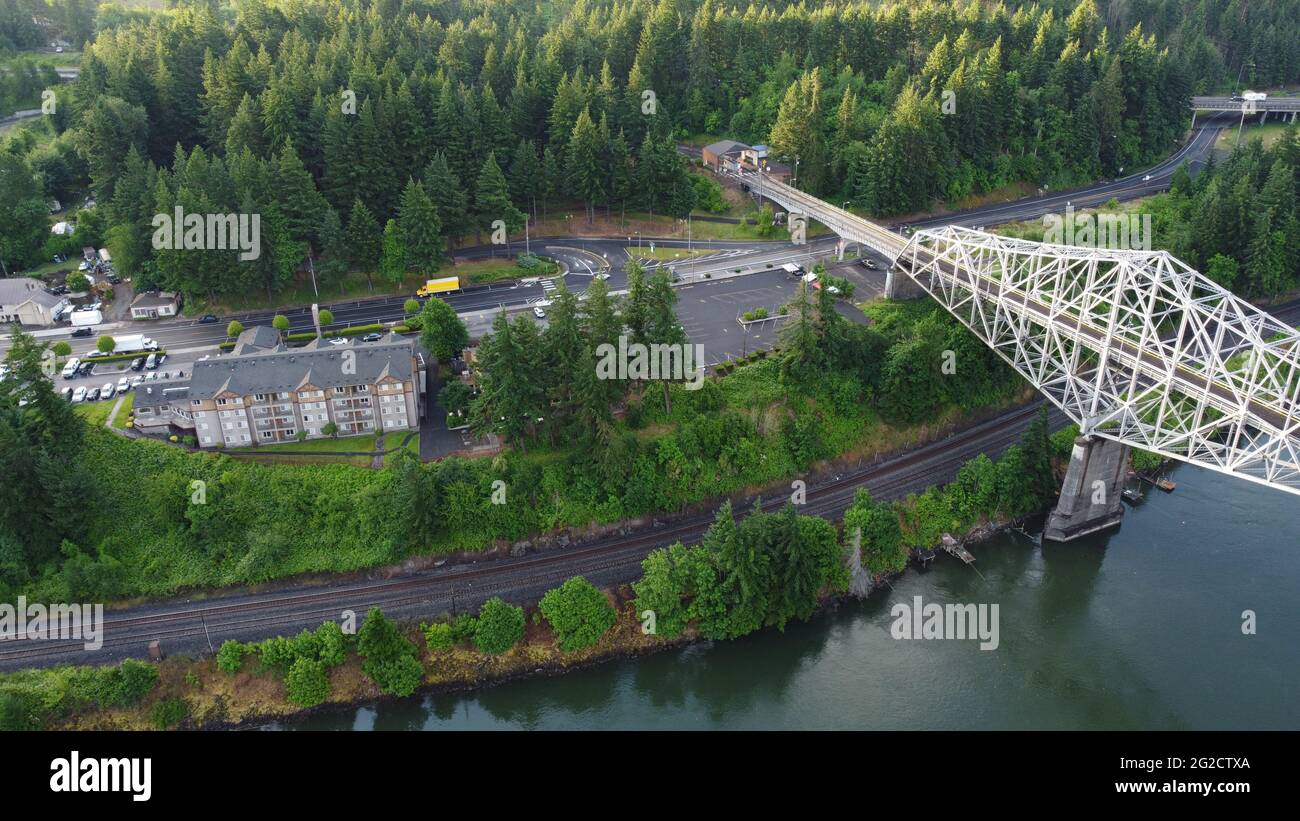 Aerial view of The Bridge of the Gods in Cascade Locks, Oregon Stock ...