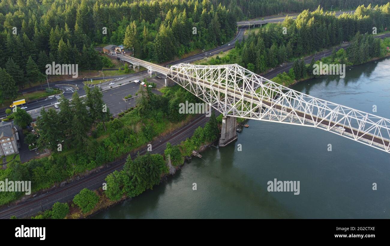 Aerial view of The Bridge of the Gods in Cascade Locks, Oregon Stock ...