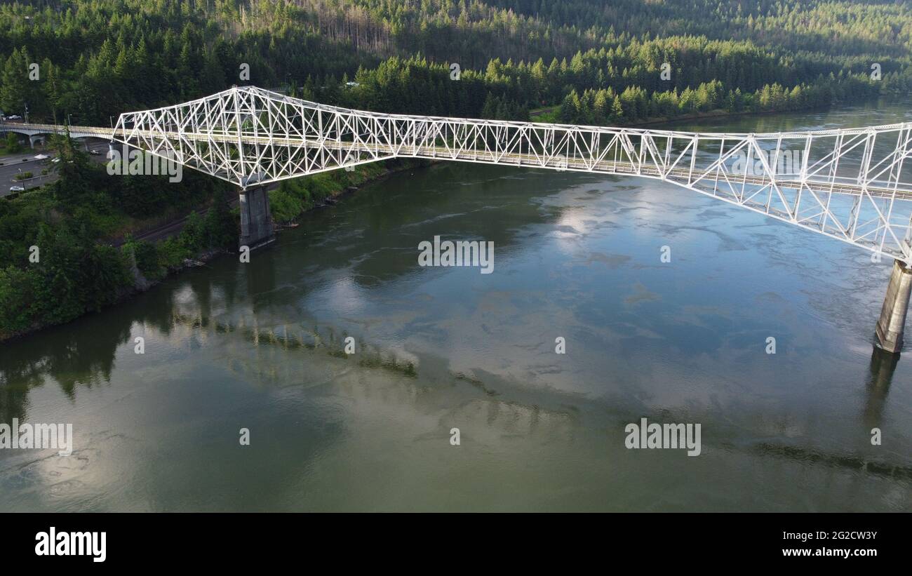 Aerial view of The Bridge of the Gods in Cascade Locks, Oregon Stock ...