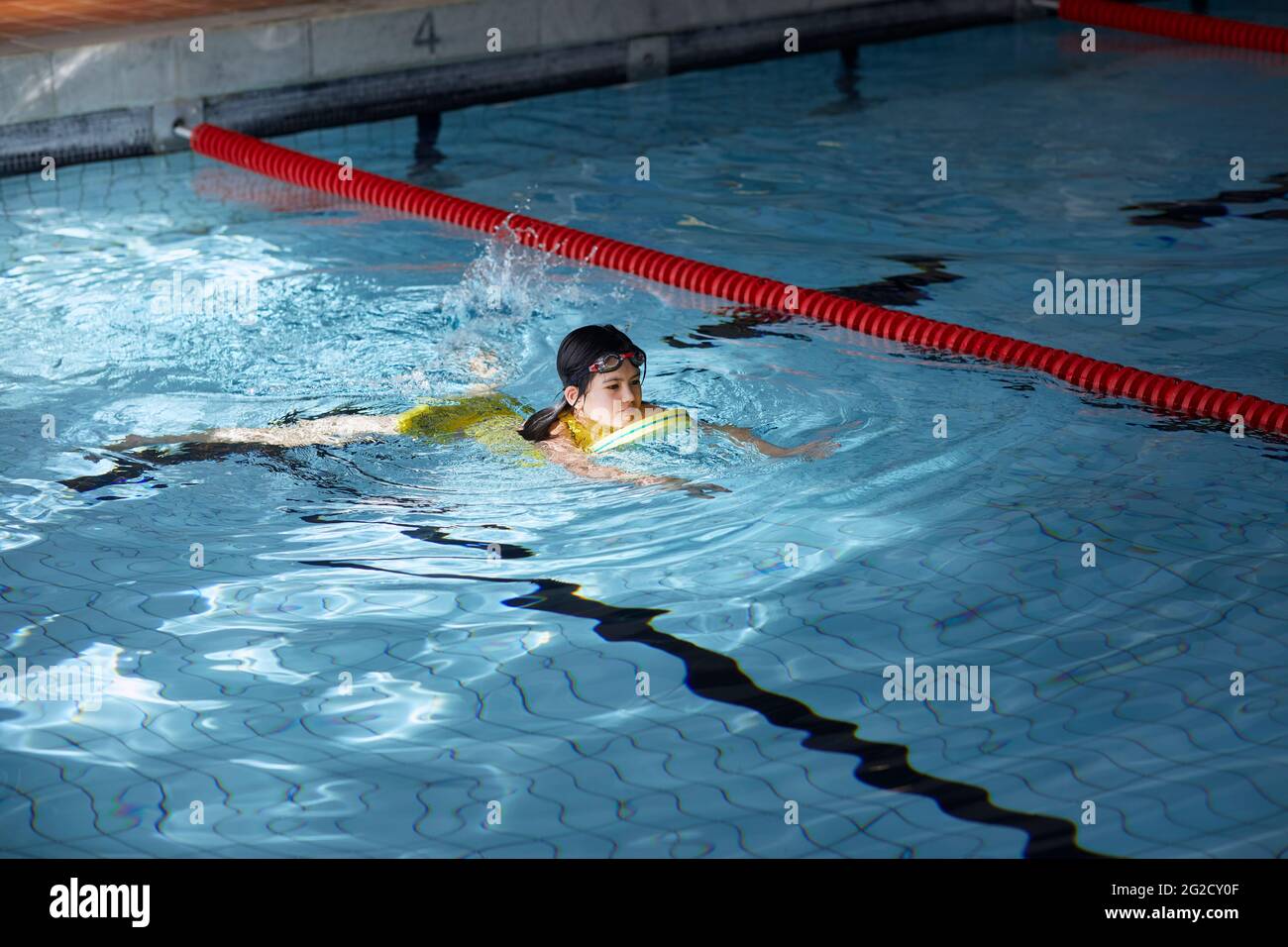 Public swimming pool people hi-res stock photography and images - Alamy