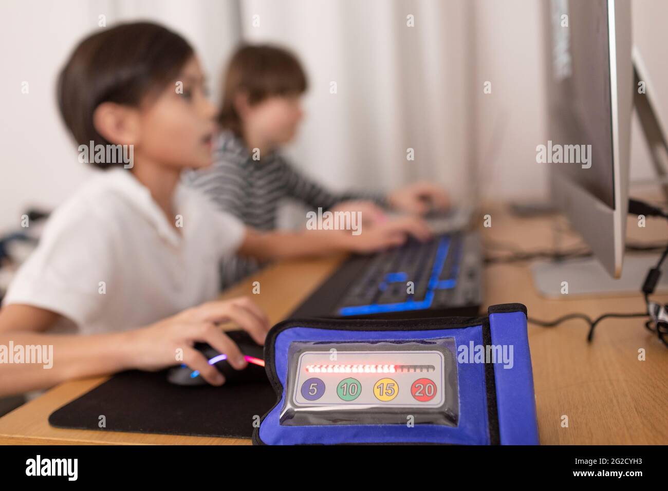Children using computers together hi-res stock photography and images ...