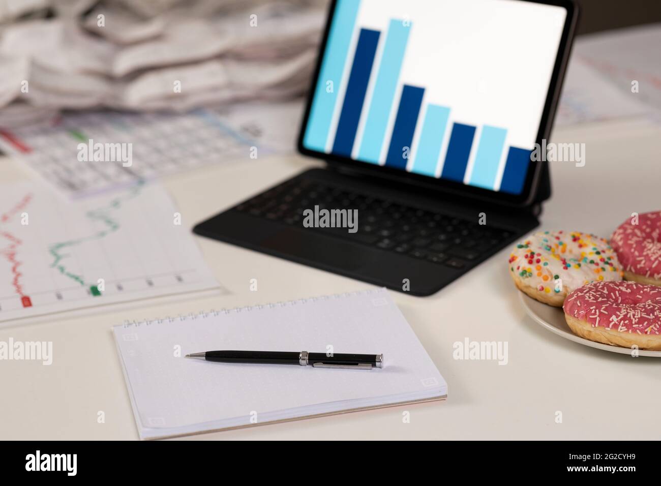 Digital charts hi-res stock photography and images - Alamy