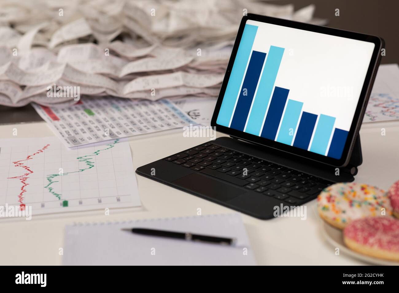 Tablet chart hi-res stock photography and images - Alamy