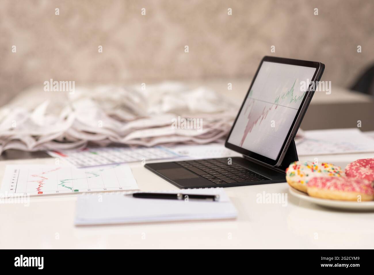 Receipt tablet hi-res stock photography and images - Alamy