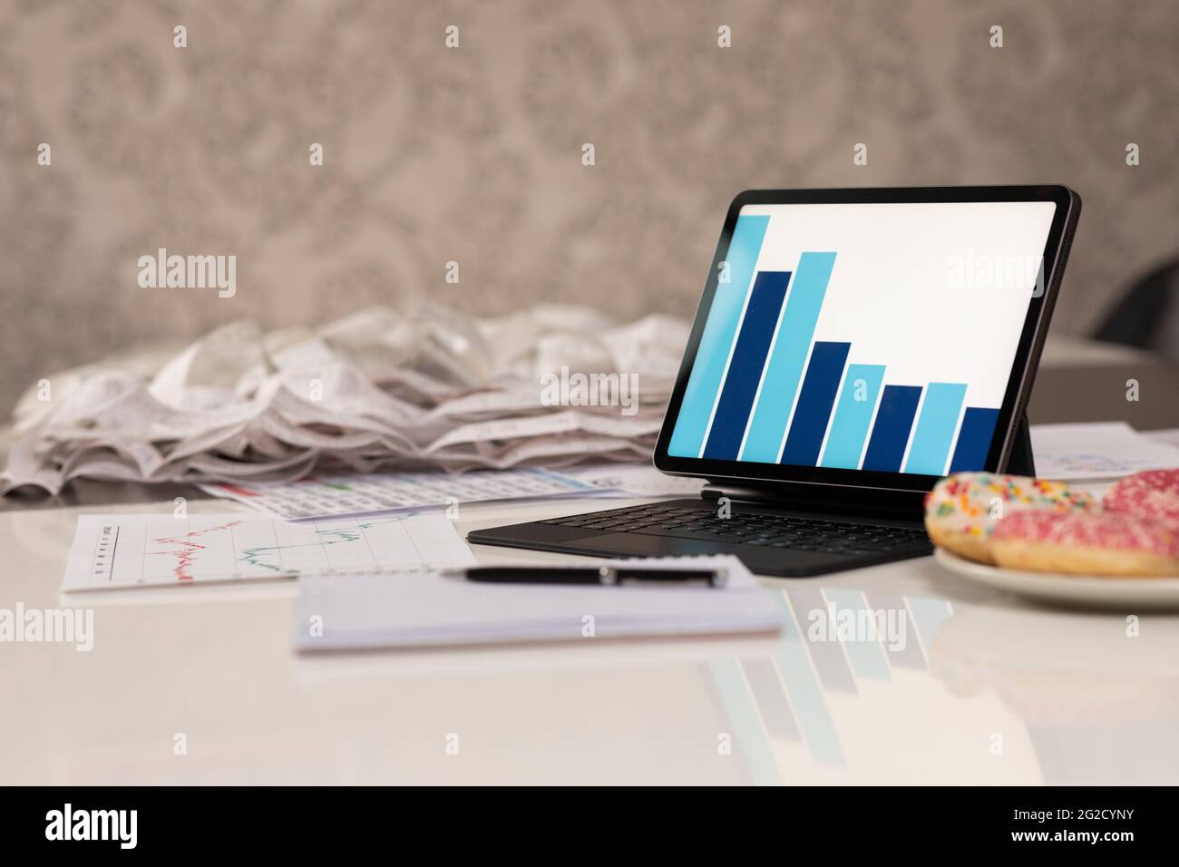 Receipt tablet hi-res stock photography and images - Alamy