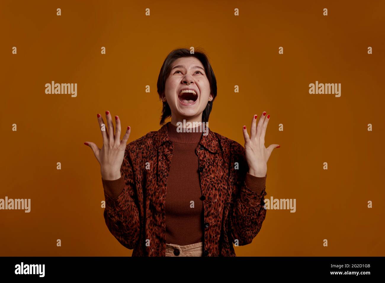 Shouting woman hi-res stock photography and images - Alamy