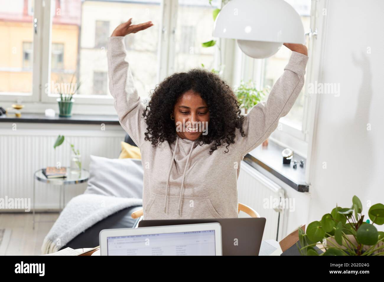 Smiling woman sitting at desk hi-res stock photography and images - Alamy