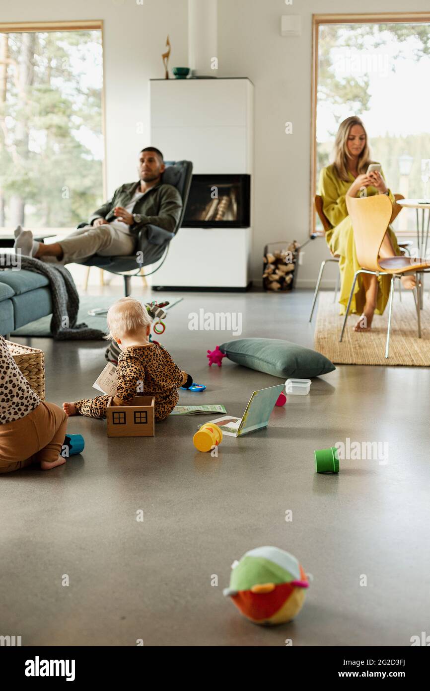 Lazy family life hi-res stock photography and images - Alamy