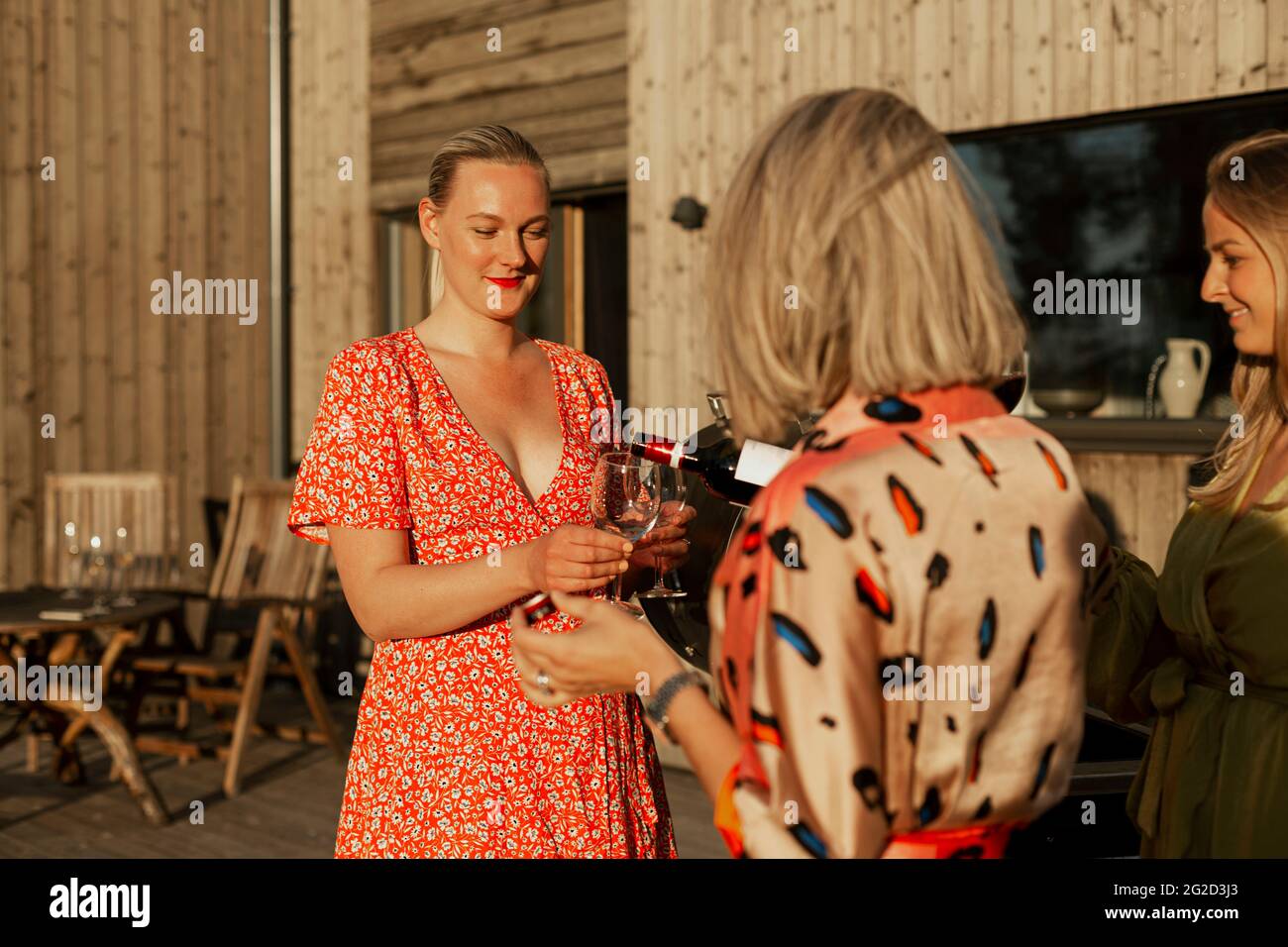 Women having fun together hi-res stock photography and images - Alamy