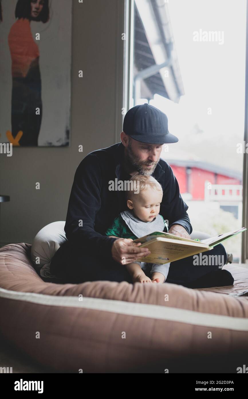 Father reading to baby hi-res stock photography and images - Alamy