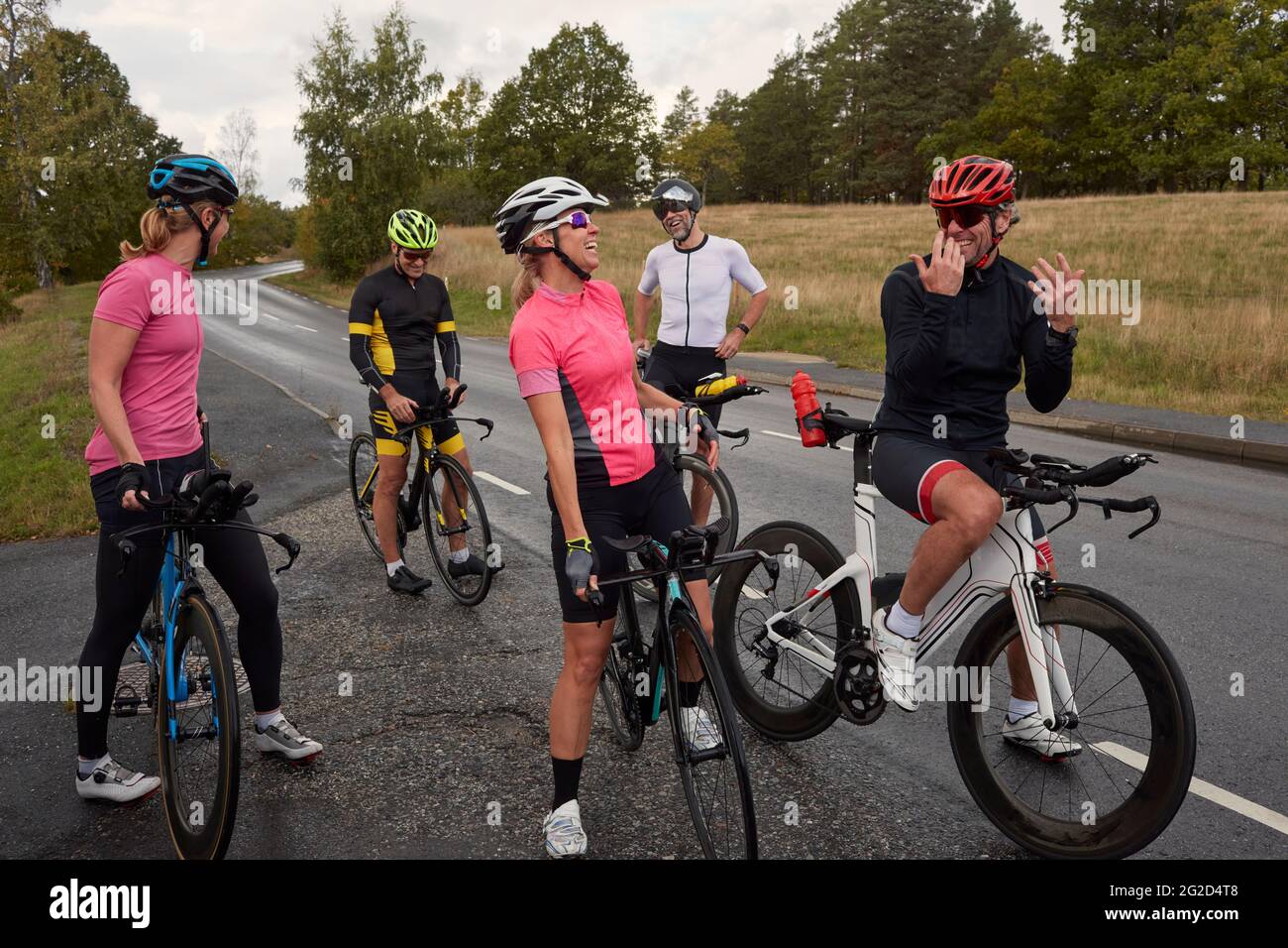 Conversation cyclist hi-res stock photography and images - Alamy