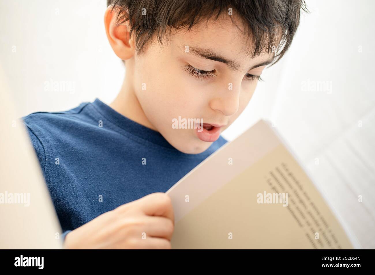 Attentive child hi-res stock photography and images - Alamy