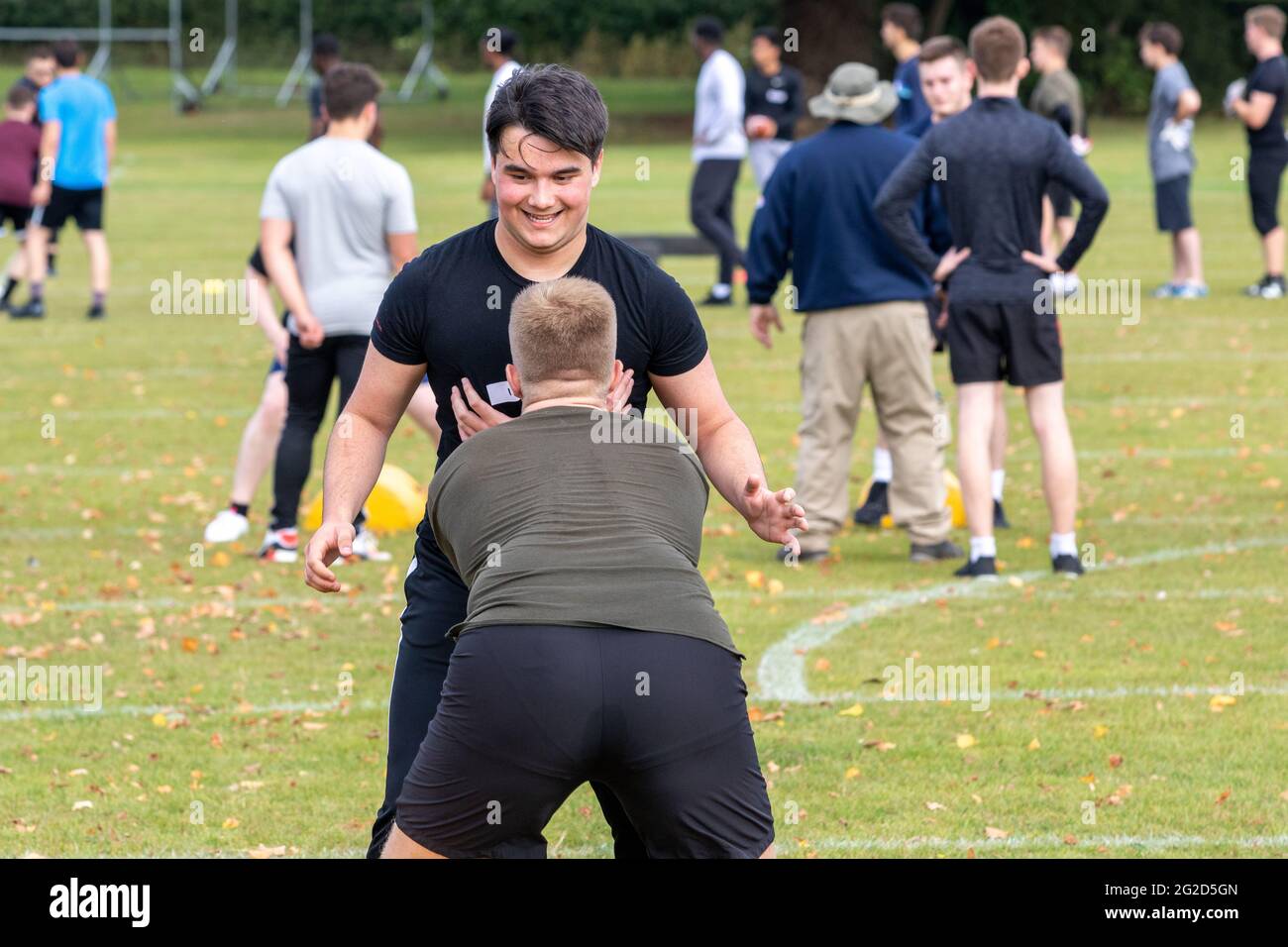 American football blocking hi-res stock photography and images - Alamy