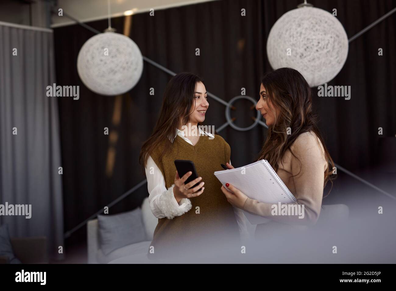 Female coworkers talking work hi-res stock photography and images - Alamy