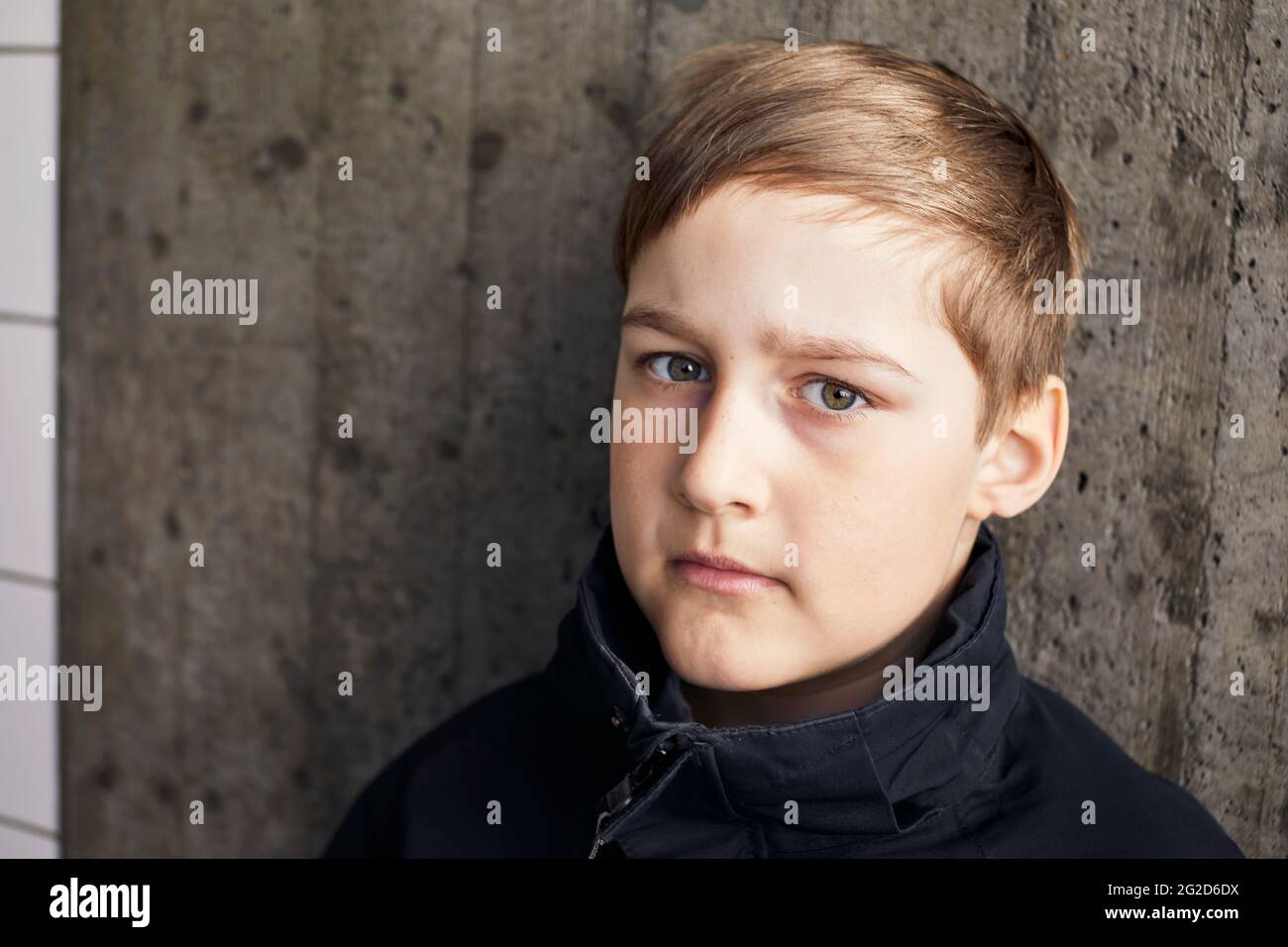 Boy looking into camera hi-res stock photography and images - Alamy