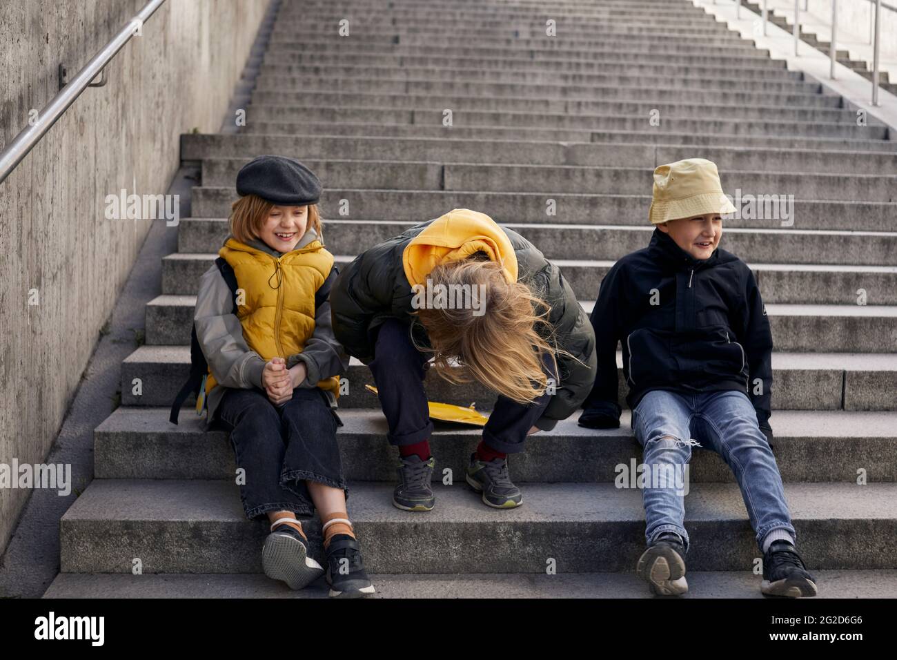 Girl and boy sitting on stairs hi-res stock photography and images - Alamy