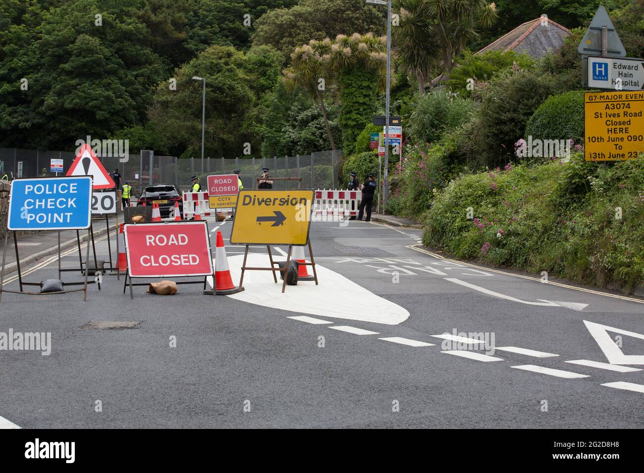 St Ives, UK. 10th June, 2021. Police roadblocks divert traffic from ...