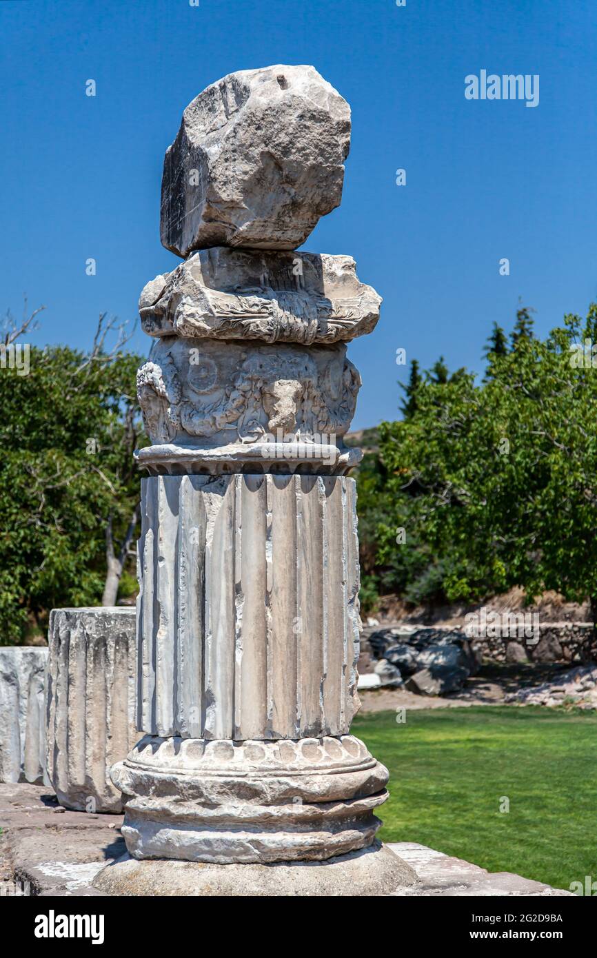 Roman temple landscapes hi-res stock photography and images - Alamy