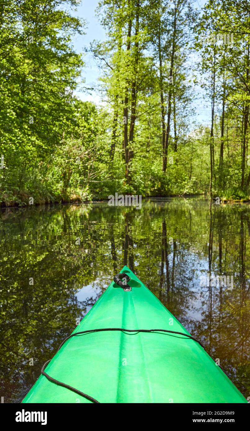 Green kayak hi-res stock photography and images - Alamy