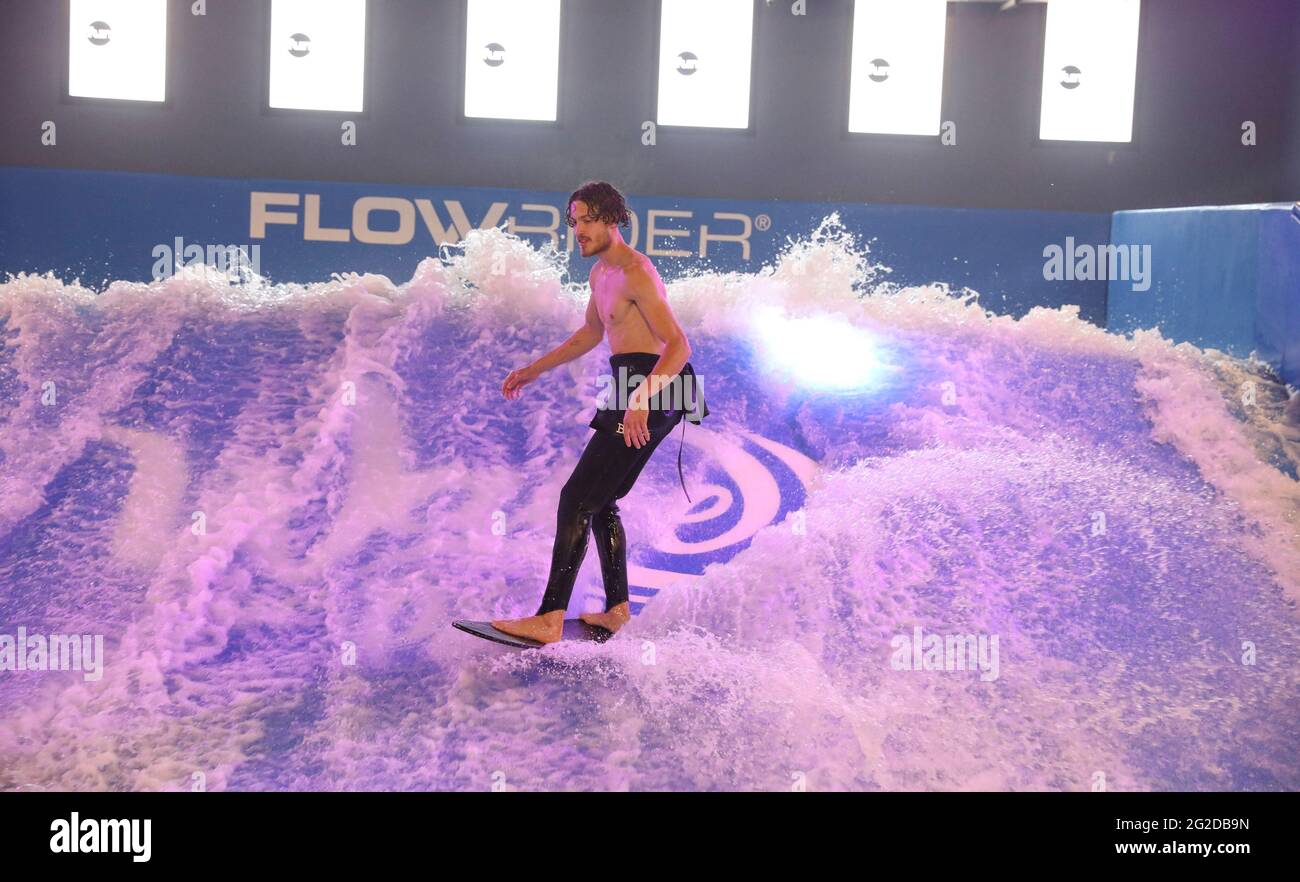 Artificial sheet wave hi-res stock photography and images - Alamy