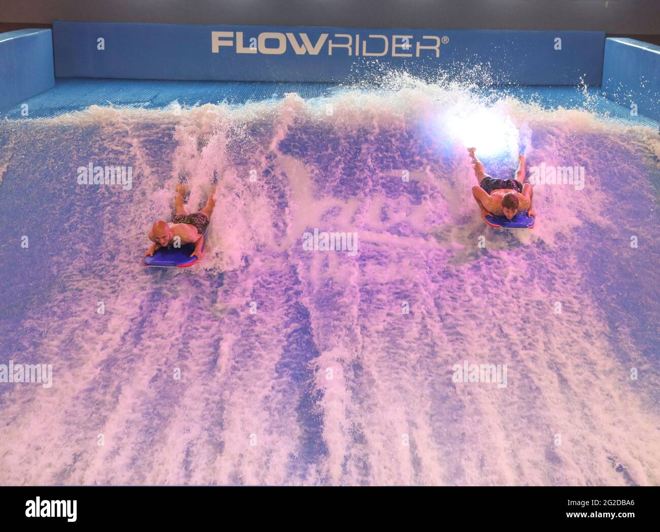 Static energy hi-res stock photography and images - Alamy