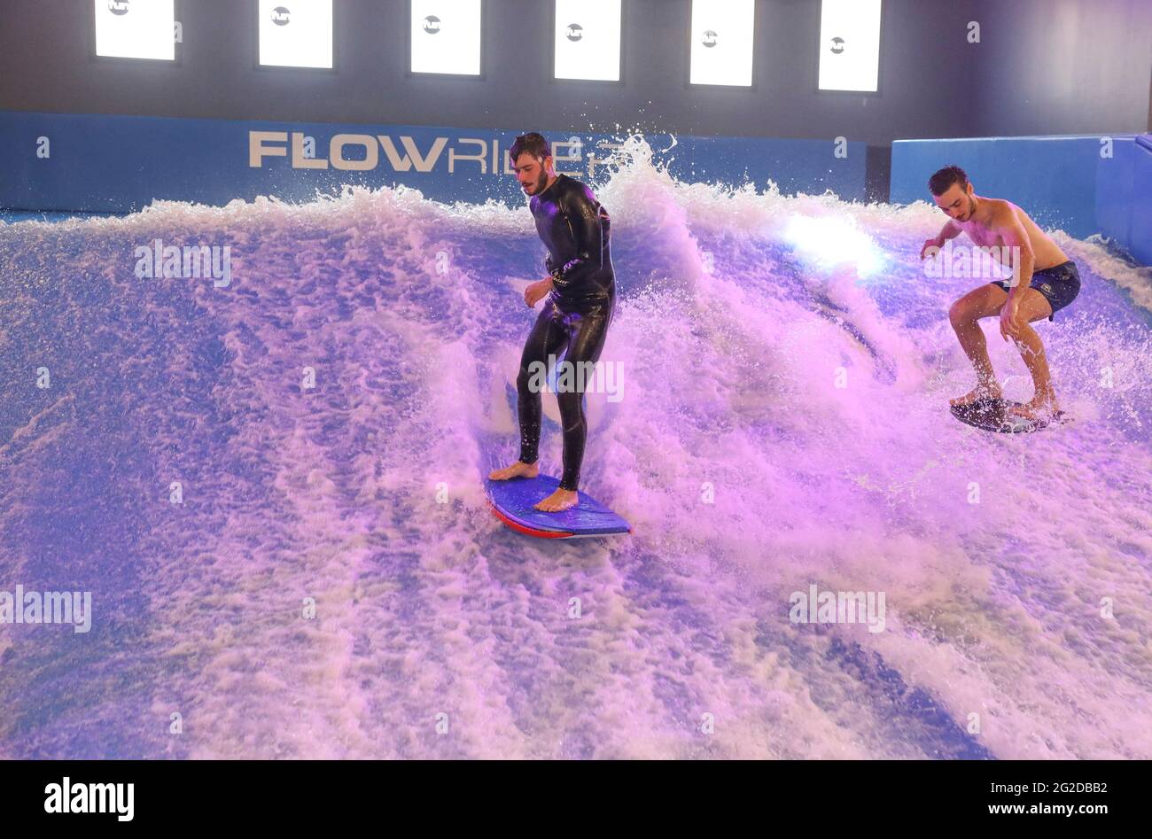 Artificial sheet wave hi-res stock photography and images - Alamy