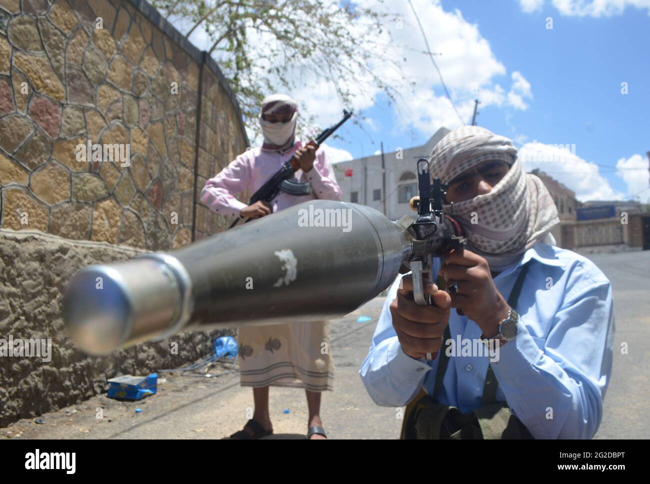 Houthi soldier hi-res stock photography and images - Alamy