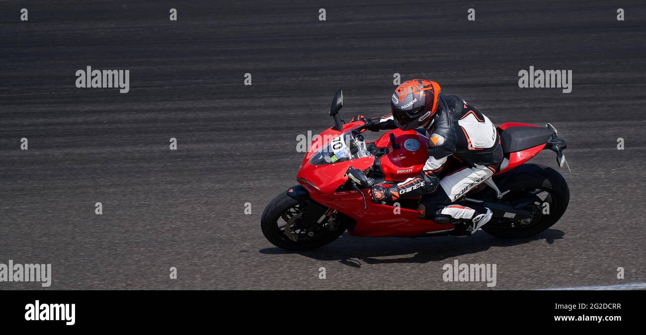 Red and black motor bike hi-res stock photography and images - Alamy