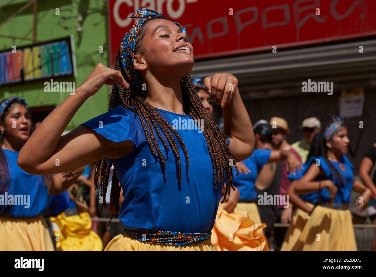 Group of dancers of Africa descent (Afrodescendiente) performing at the ...