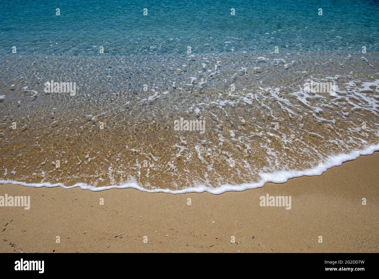 Sandy beach background, Soft ocean wave on sand. Clean turquoise ...