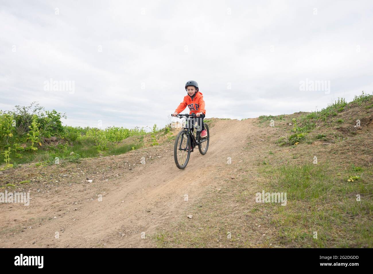 Kids nature trail bikes hi-res stock photography and images - Alamy