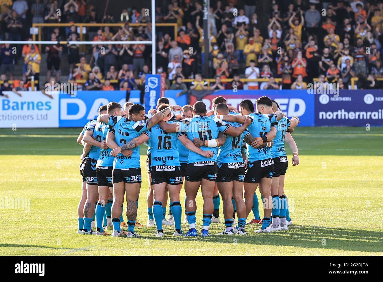 Hull FC players stand together before kick-off Stock Photo - Alamy