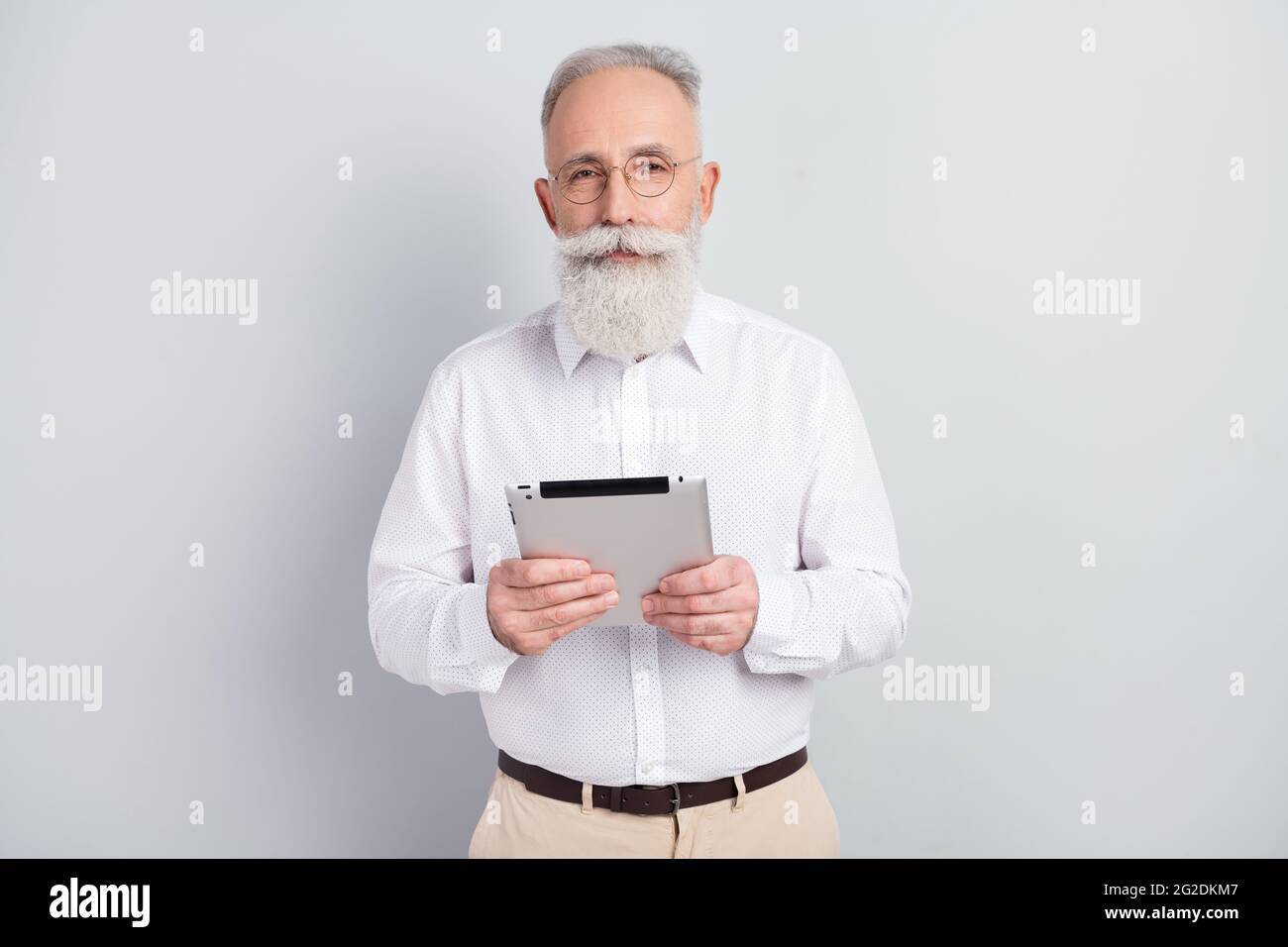 Photo of handsome strict grey hair old man hold tablet wear spectacles ...